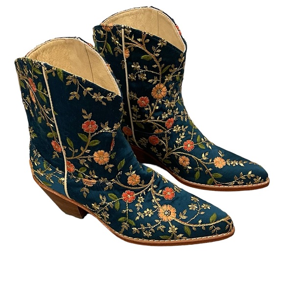 MOMO | Shoes | Momo Free People Eloise Blue Embroidered Floral Ankle ...